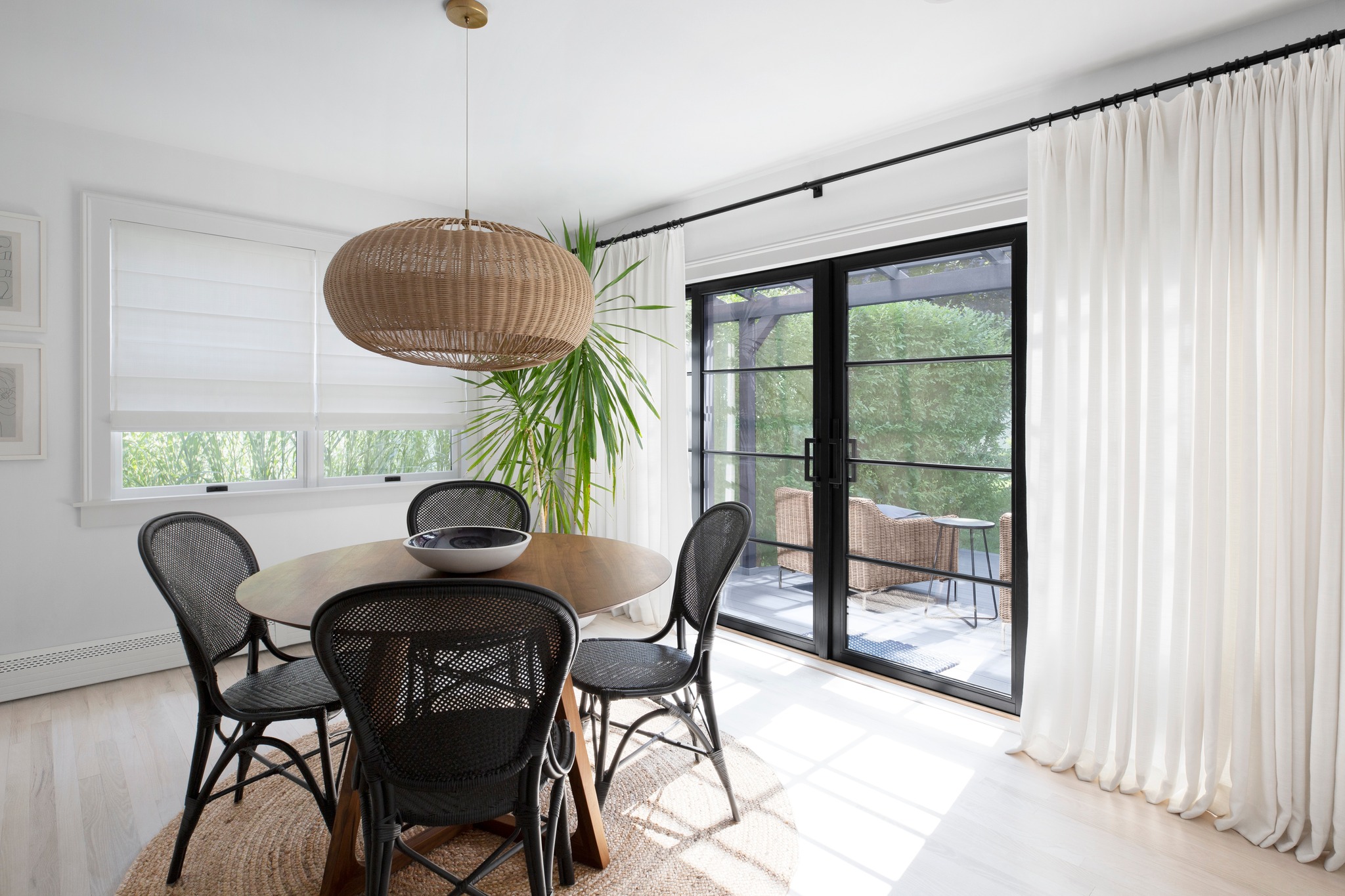 dining blinds to go - Eastgate Square